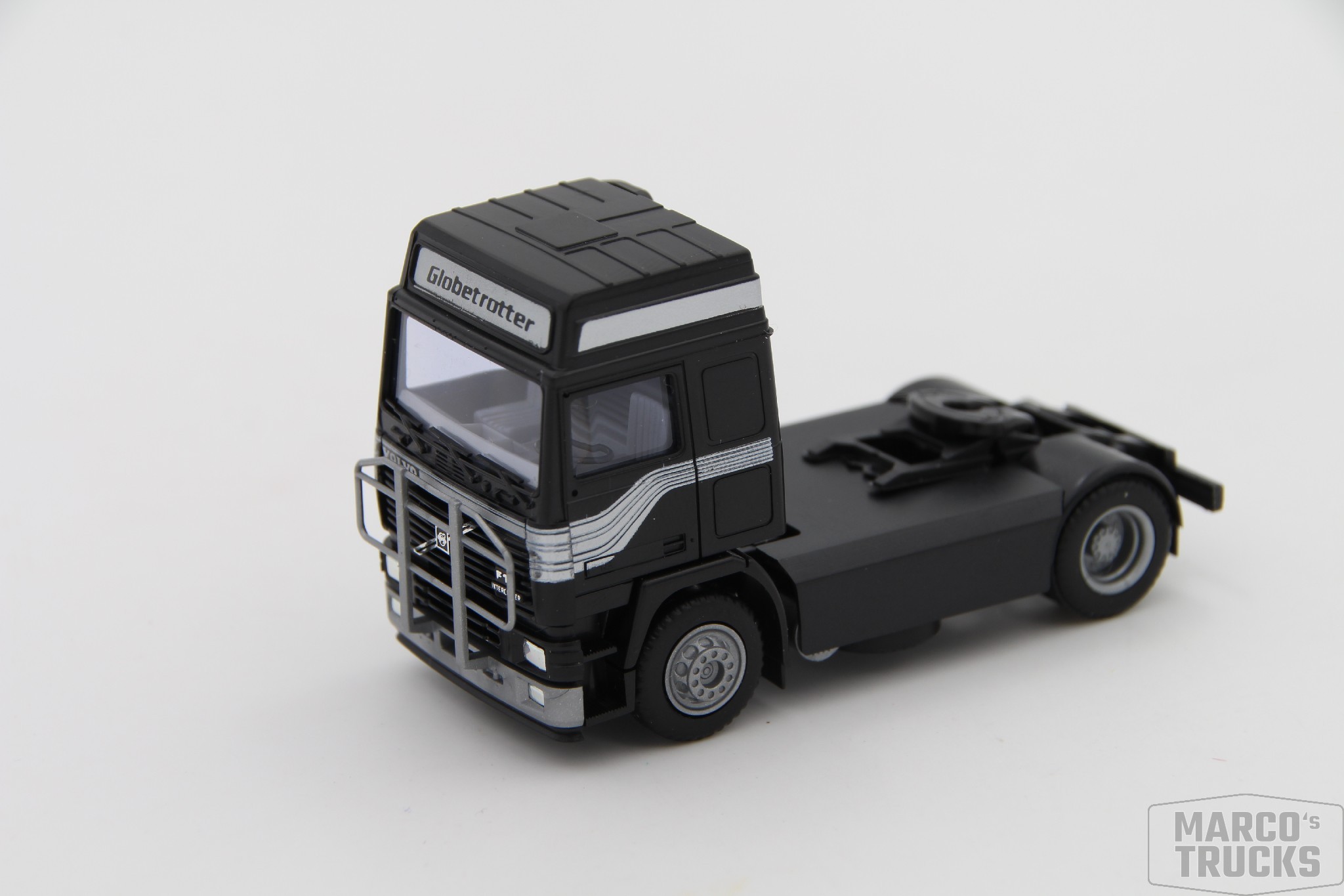 Albedo Volvo F12 Zugmaschine Globetrotter 2a schwarz Rammschutz /AL1020