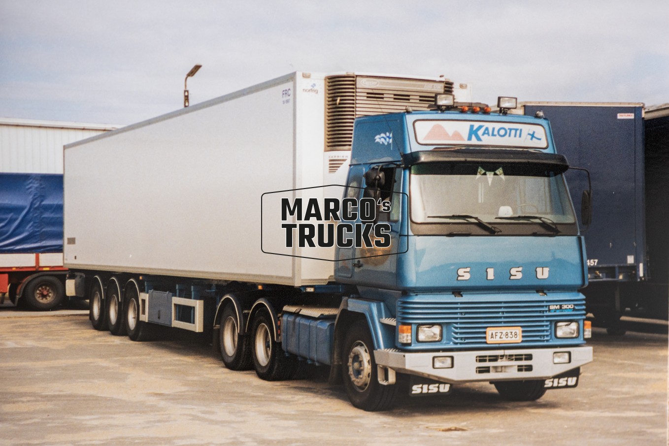 LKW Foto Sisu SM 300 Kühlsattelauflieger Finnland blau Kalotti #a1gx