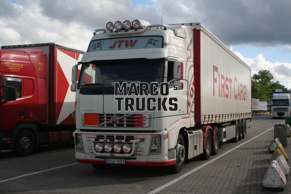 LKW Foto Volvo FH Kofferauflieger Schweden weiß JTW, FIRST CARGO #c3on