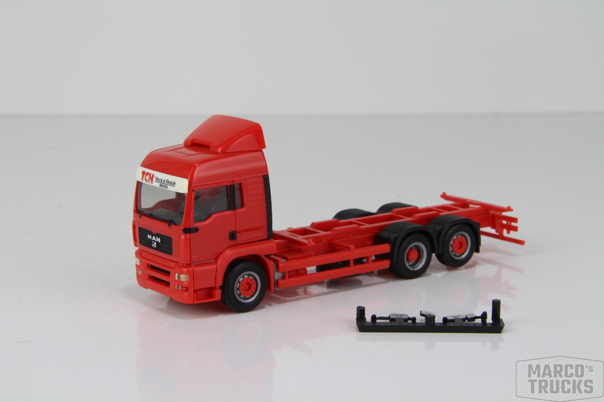 Herpa MAN TGA LX Wechselbrückenmotorwagen rot “TCH” /RM11227