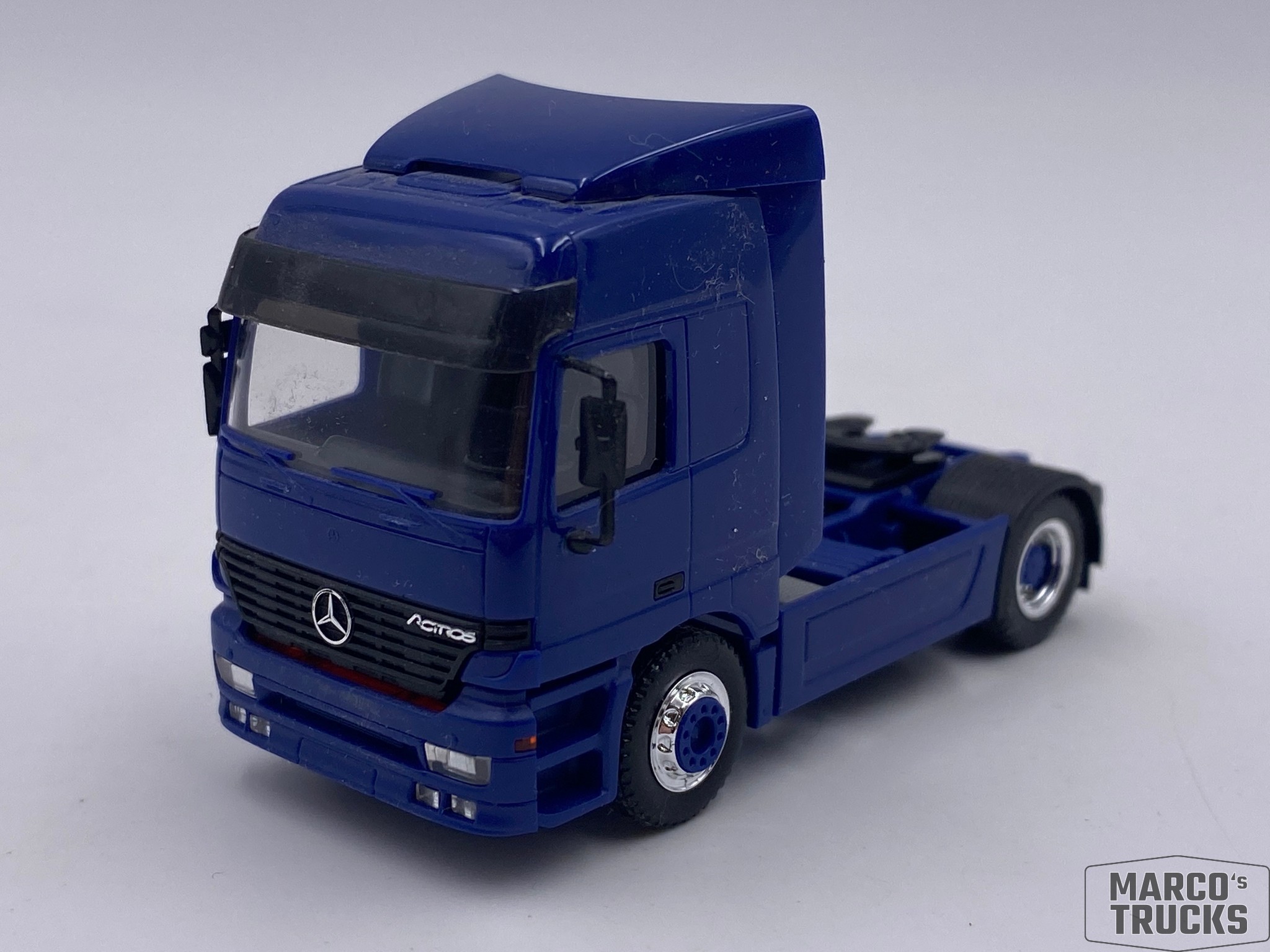 Herpa MB Actros MP1 L Zugmaschine blau unbedruckt 1:87 /H16678
