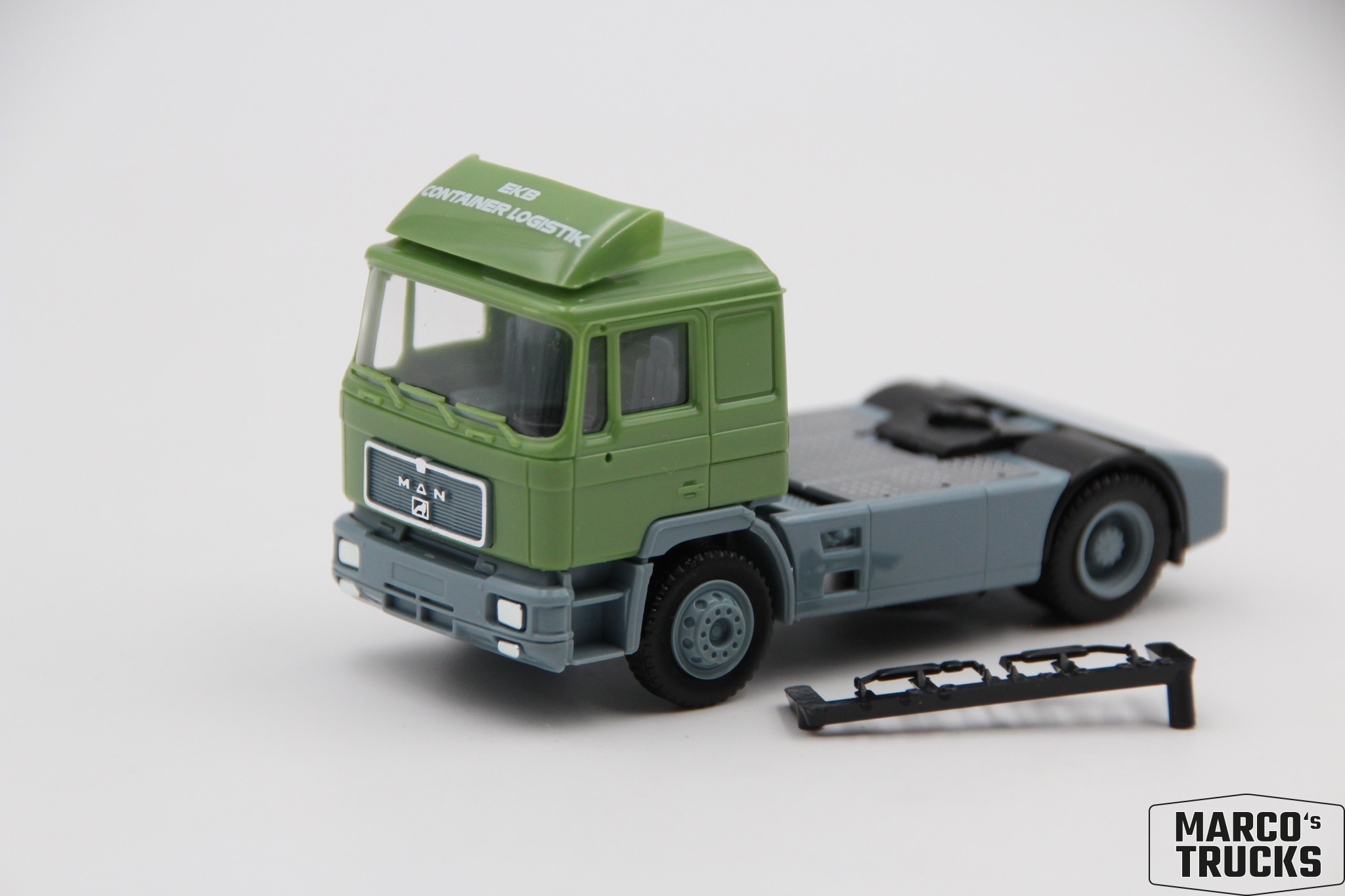 Herpa MAN F90 Zugmaschine grün/grau EKB Container Logistik /HL17597