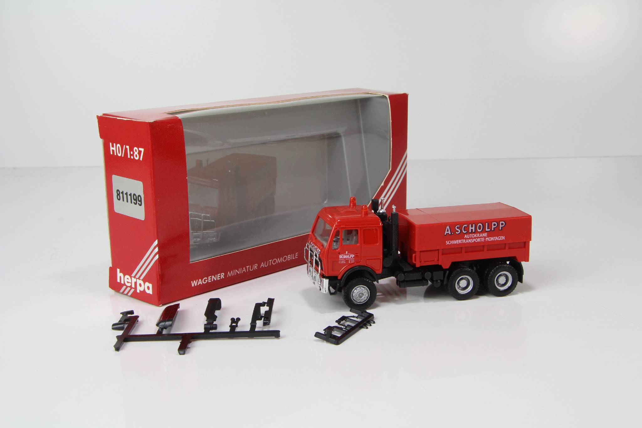 Herpa MB NG Titan Schwerlastzugmaschine “Scholpp” Nr. 811199 /H2493-1