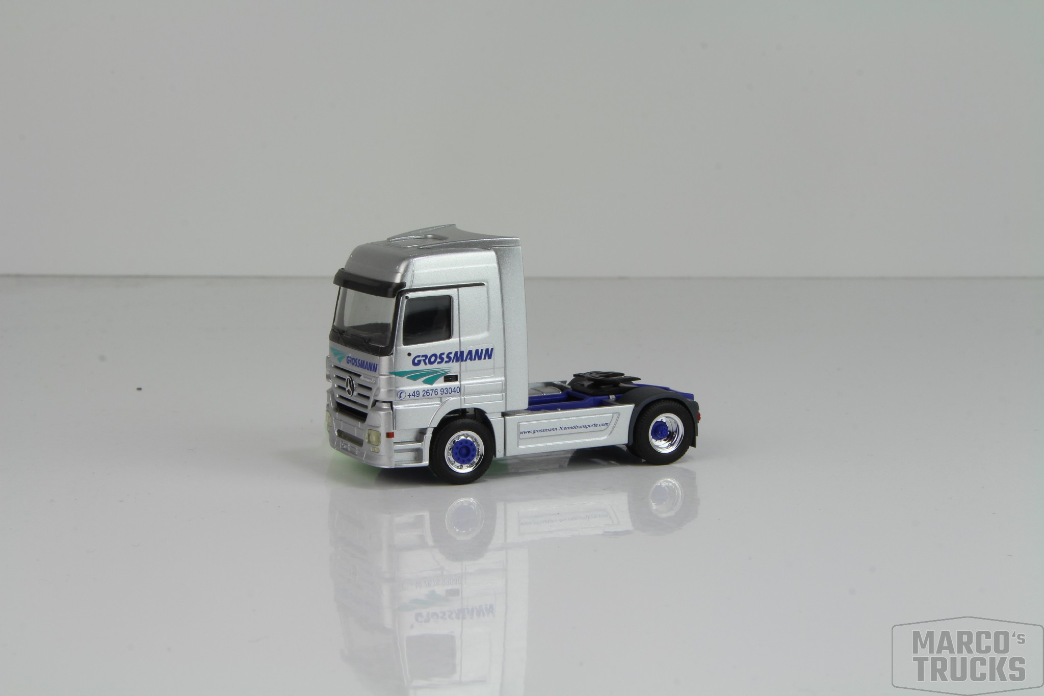 Herpa MB Actros MP2 LH Zugmaschine silbergrau "Grossmann Thermo" /H7813-1
