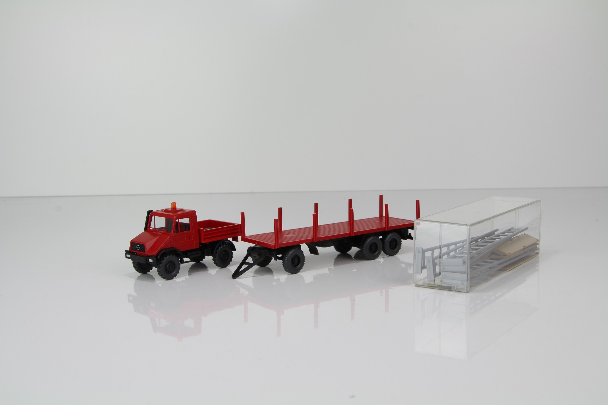 Wiking Unimog U 140 Rungenhängerzug with cargo – red – Nr. 392 03 27 ...